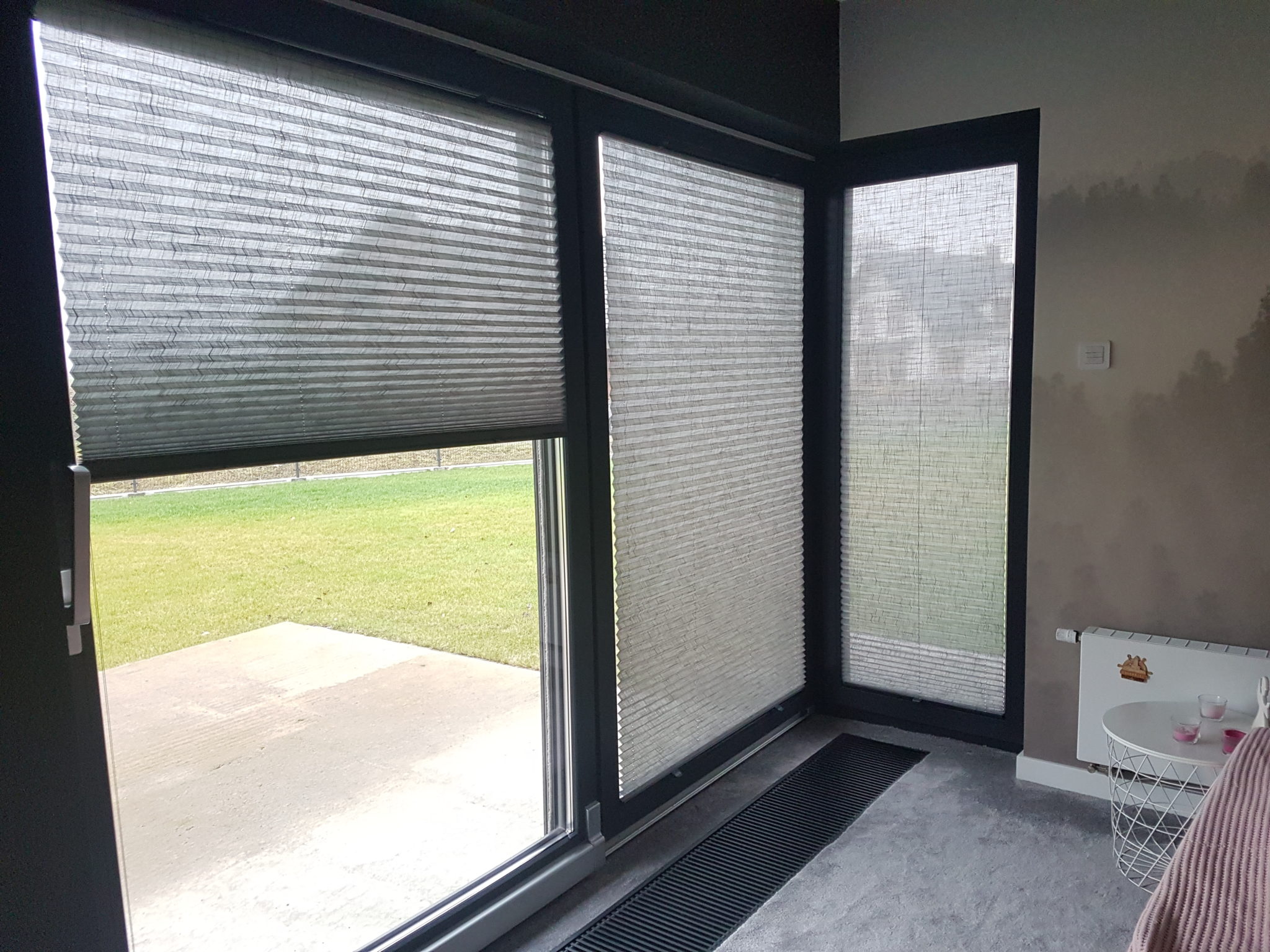 Plisy okienne - zalety i wady plis okiennych - Rolety Niepołomice